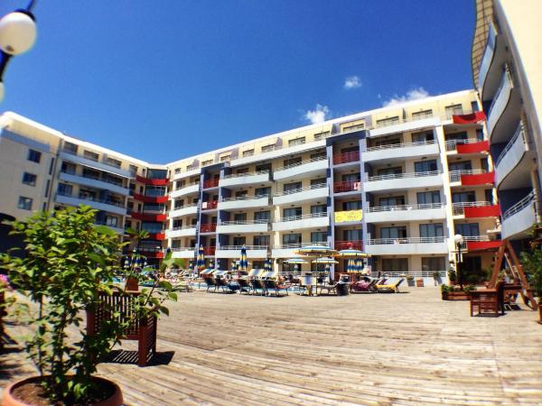 Apartment In Central Plaza - Nessebar
