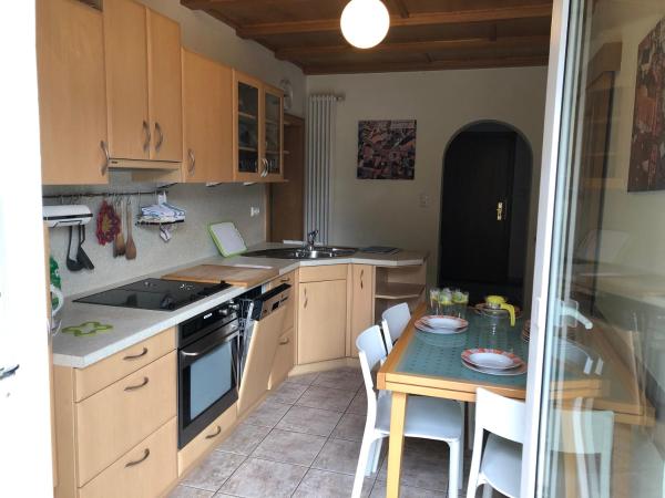 Apartment In Gelb, Mit Balkon, Kamin, 50 Schritte Zu Radweg, Ideal For Long Stay, 4 Singles In Single Rooms - Baviera