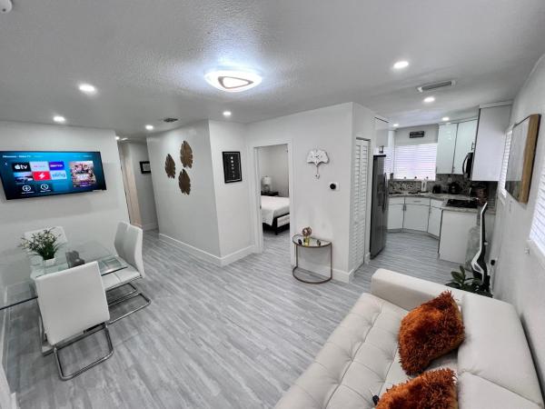 Stylish 2 Bedrooms Apartment By Miami International Airport - Aéroport international de Miami (MIA)