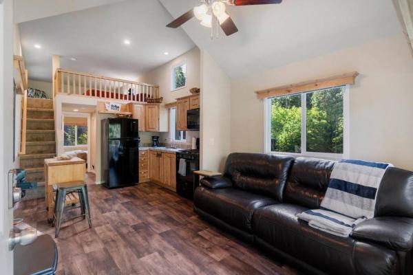 New Tiny Home Steps Away From Mt. Rainier - Mount Rainier, WA