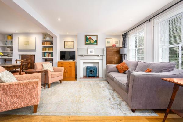 Delightful Bird Sisters Cottage With Free Parking - 브라이턴
