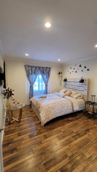 Adorable Modern Guesthouse With Full Kitchen - Los Angeles, CA