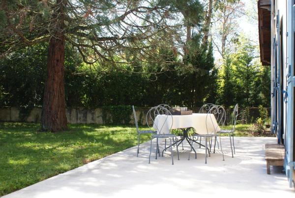 Château De Grenier Gite - Damazan