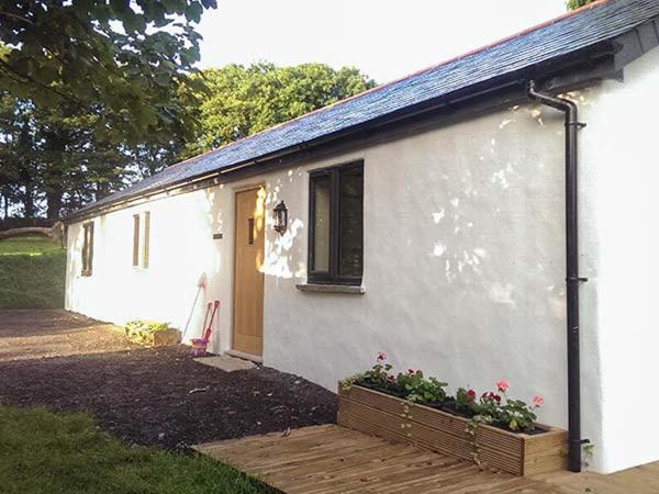 Vine Cottage - Pendower Beach