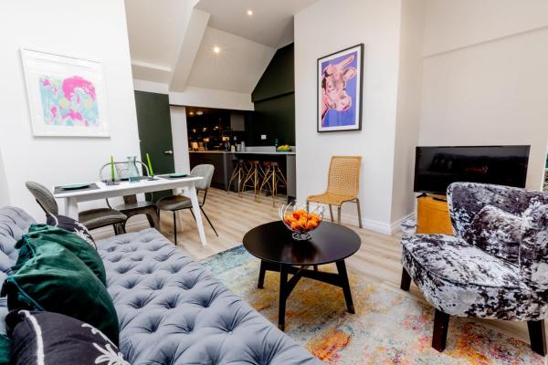 Modern 2 Bedroom Queen Street Apartment - Wroxham