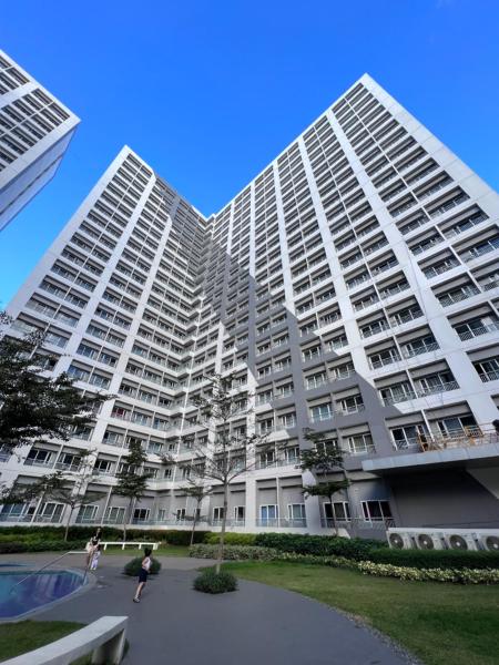 Taguig City Grace Residences With Small Balcony - Taytay