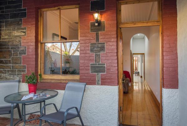 Charm On Carrington - Prospect