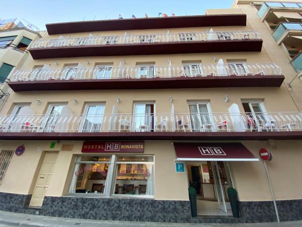 Three Beds Room Hostal Bonavista - Calella