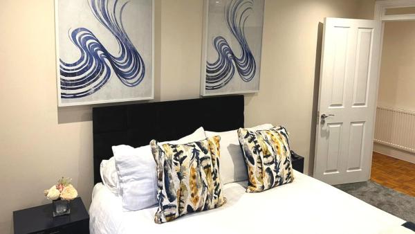 Aisiki Living Apartments At Stanmore, 3-bedroom & 1-bathroom With Additional Wc, Single Or Double Beds, Pet-friendly Flat, With Free Wifi And Parking Space - Harrow