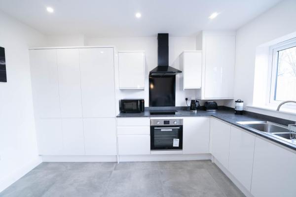 Entire Modern Home With Private Parking For 6/8 Persons - Derbyshire