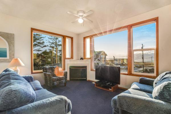 Ocean View Manor - Seaside, OR