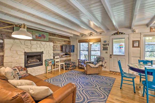 Riverfront Home With Fire Pit And Deck In Lansing - Blue Ridge Mountains
