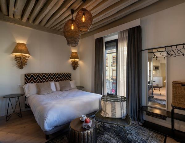 Home4u, Plaza Nueva 3 - Granada, España