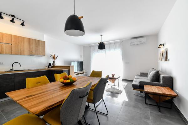 Spacious Apartment Nero With Free Parking - Zadar