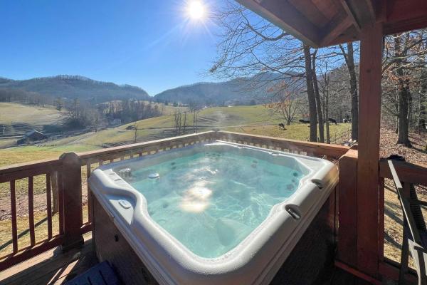 Luxury Mountain Cabin With Hot Tub And Pool Table! - Maggie Valley, NC
