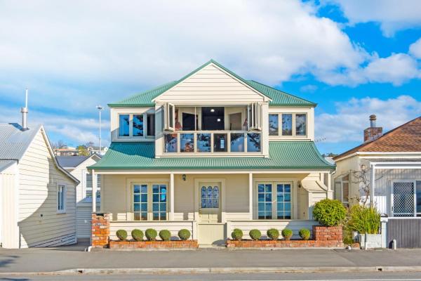 Beachfront Villa - Napier