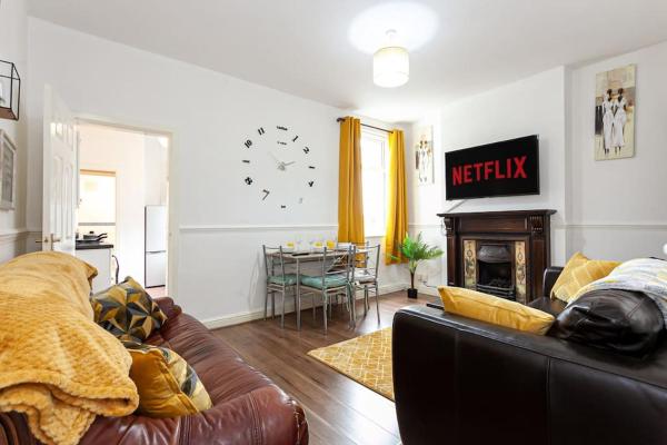 Fabulous Stay - 4 Bedroom House, Sleeps 9, Ideal For Business And Contractors, Free Parking -