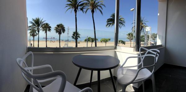 For A Stay Roesmar - Reus