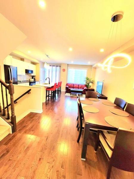 3 Bedroom Town House In Ottawa Close To Downtown - Ontario