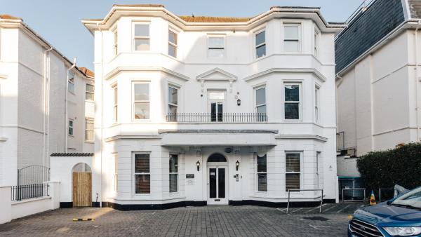 Spacious 2 Bedroom Flat Near Beach And Town Centre - Swanage