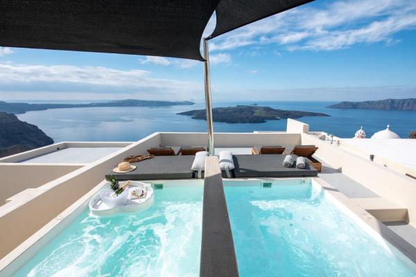 Caldera Cliff Illusion - Santorin