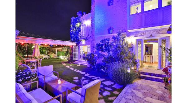 Stone Villa,large Garden.swimming Pool, And Very Close The Beautiful Beach . - Alaçatı