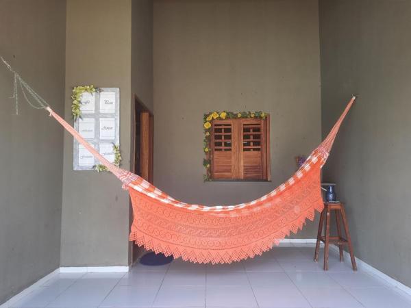 Linda Casa Com 2 Quartos, Um Com Ar E Outro Com Ventilador, E Garagem - Parnaíba
