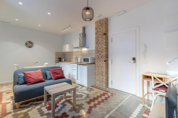 Apt With Antique Floor & Lots Of Sun Light - Moncada