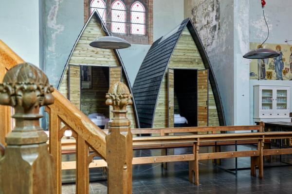Sleeping In A Church - Bed & Bar Tolomeus - Diksmuide