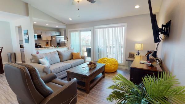 Ah-b204 Remodeled 2nd Floor Condo, Shared Pool & Hot Tub, Near Marina - Aransas Pass, TX