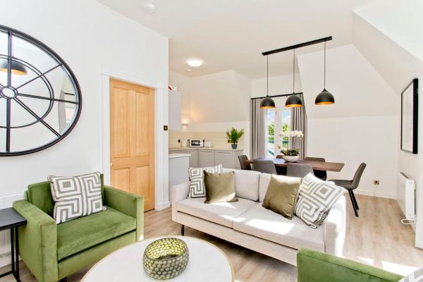 Newly Reno'd 2 Bed With Free Parking - Edinburgh