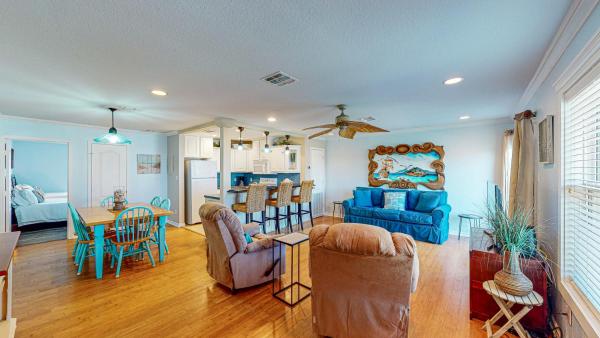 Ec229 Newly Renovated, 2 Bedroom Second Floor Condo, Shared Pool & Grill, Boardwalk - Port Aransas, TX