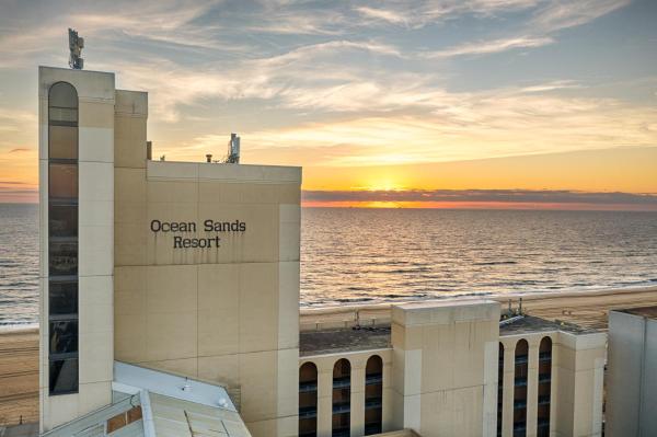 Ocean Sands Resort, Oceanfront, Virginia Beach By Vacatia - Virginia Beach, VA