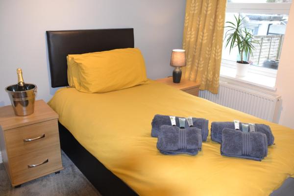 Olive Tree 2 Bed Apartment - Stayseekers - Salisbury