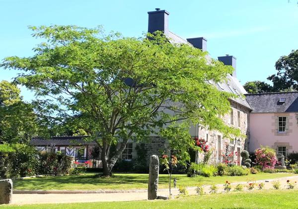 Kergroaz Maner Classé 5 éPis Table D'hôtes Manoir Dans Parc Paysagé, Spa En Plein Air Bornes Véhicules éLectriques Petit Déjeuner Inclus - Paimpol