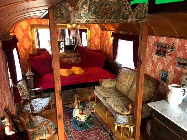 Historischer Zirkuswagen Mit Terrasse Und Blick Ins Grüne - Hessen