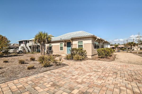 Mexico Beach Getaway With Patio - Steps To Beach! - Mexico Beach, FL