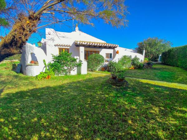 Villa Con Piscina Privada Y Gran Jardín - Cala en Bosc