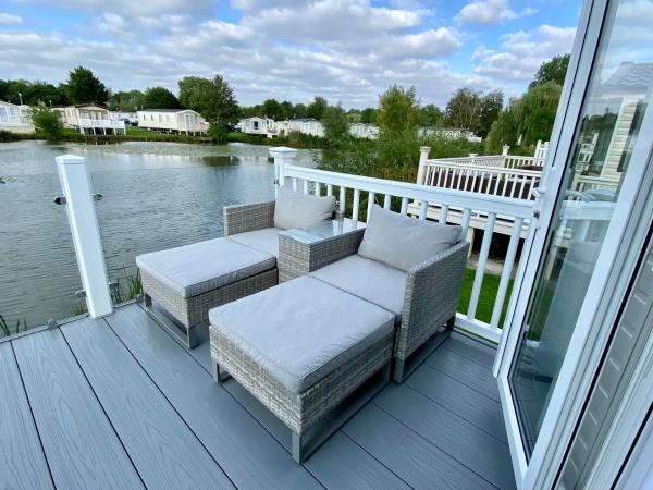 Goosewing Lakeside Lodge - Bibury