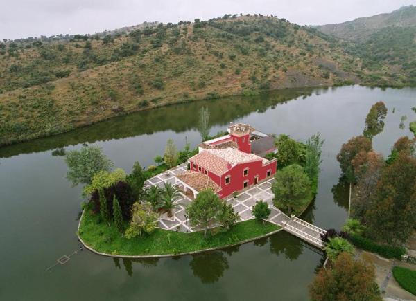 Hacienda La Huertezuela Y Casa Del Lago - El Carpio