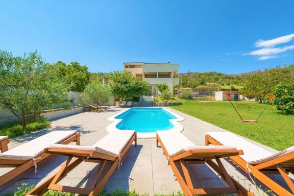 Villa Ume - Heated Pool, Sauna, Volleyball Court - Podstrana