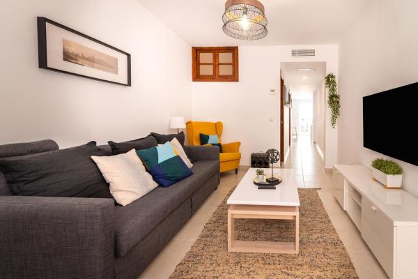 Lovely Cozy 2-bedroom Residential Home With Patio - Benalmádena