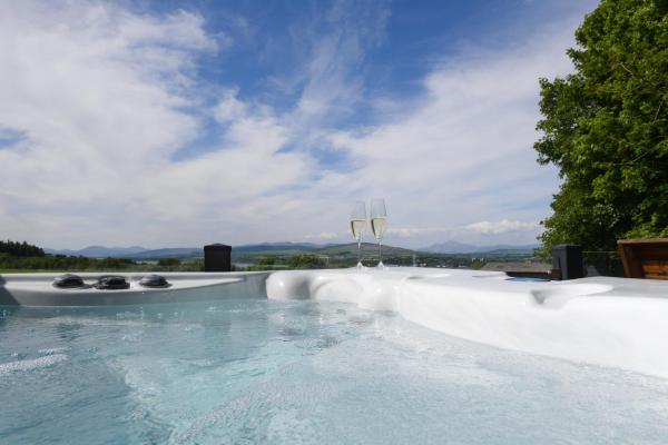 Super King Lodge-sleeps 2-hottub-sea View - Loch Lomond