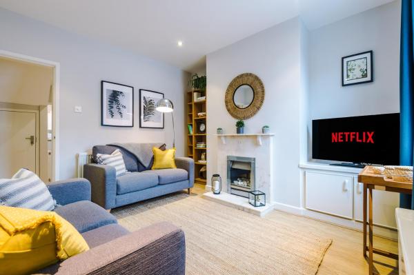 Quaint 2 Bedroom Chester City Cottage - Chester, UK