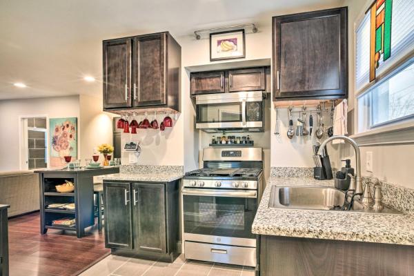 Lovely Dearborn Home With Gas Grill And Backyard! - Dearborn, MI