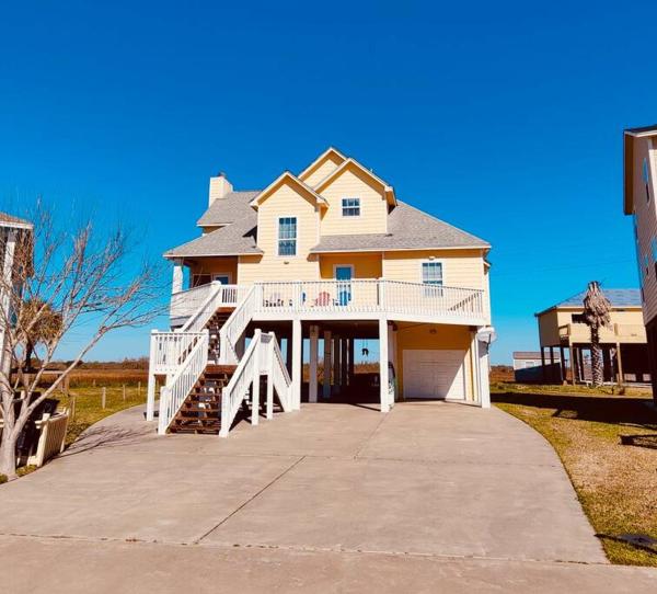 Sunny Delight - Sleeps 10 - Generous Space! - Bolivar Peninsula, TX