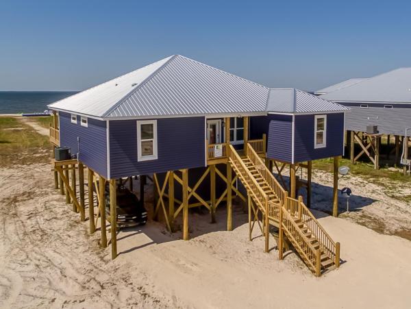 Blue Oasis - Private Backyard Beach - Pool, Hammocks, Kayaks, Even Crab Traps So You Can Catch Dinner! Home - Dauphin Island, AL
