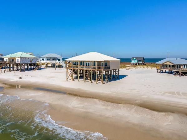 Marisol - Pet Friendly And Gulf Front! Enjoy The Large Deck With Amazing Views! Home - Dauphin Island, AL