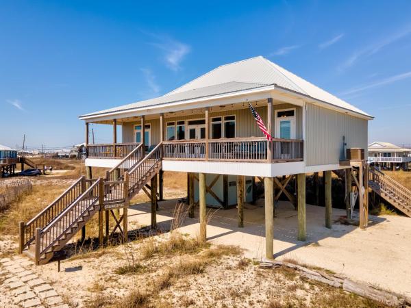 Seabatical - Gulf And Bay Views - Steps To The Water - Enjoy A Family Dinner After A Great Day On The Beach! Home - Dauphin Island, AL
