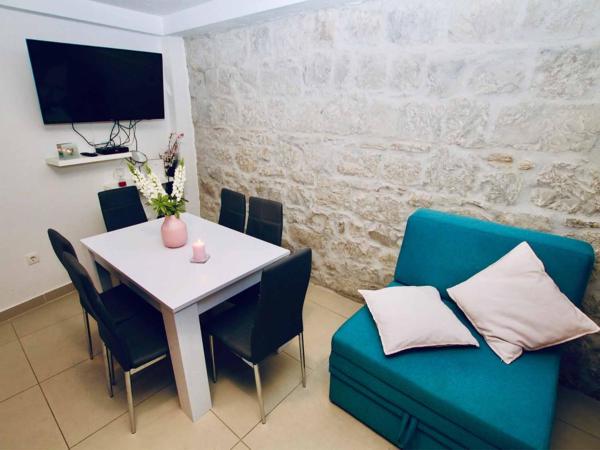 Dalmatian White Shell - Arbanija